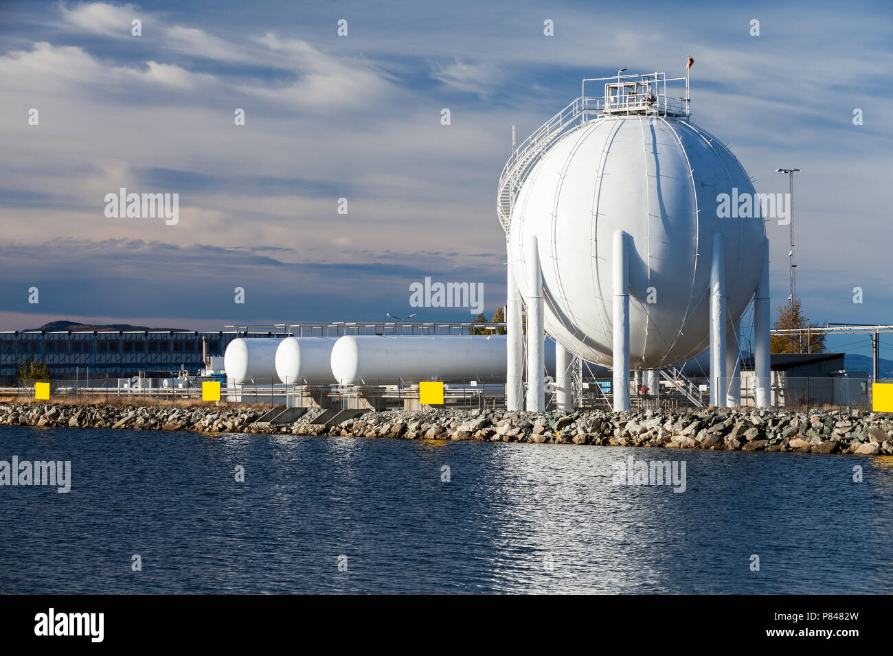 Spherical storage tank hi-res stock photography and images - Alamy