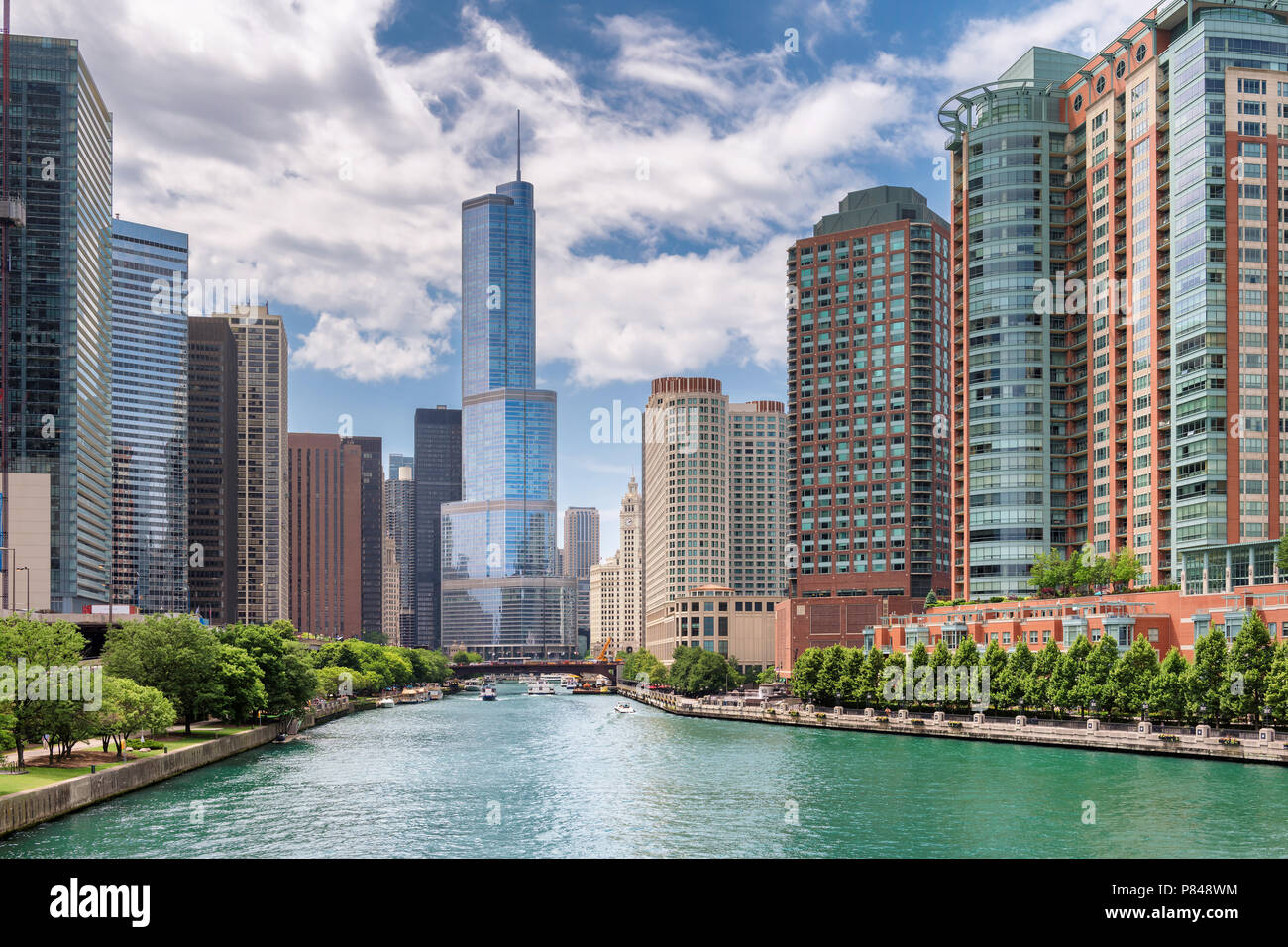 Chicago skyline skyscraper summer hi-res stock photography and images ...