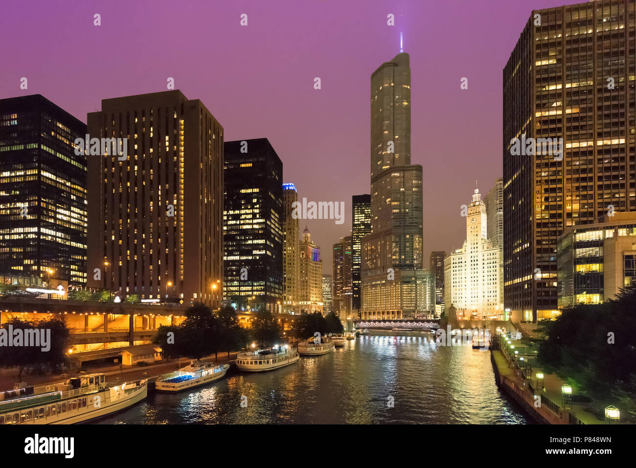 Chicago skyline at night Stock Photo - Alamy