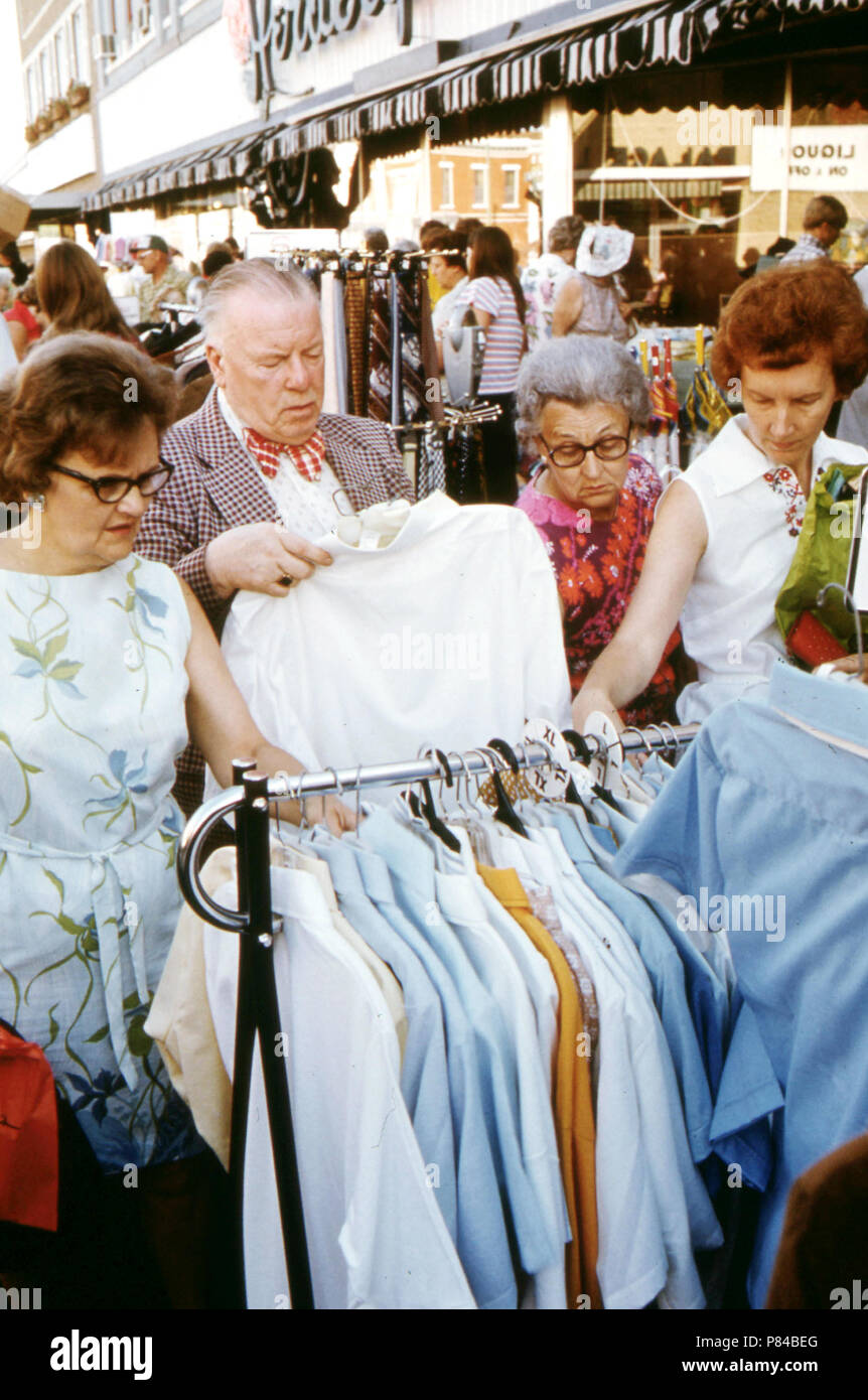Shopping department store 1970s hi-res stock photography and images - Alamy