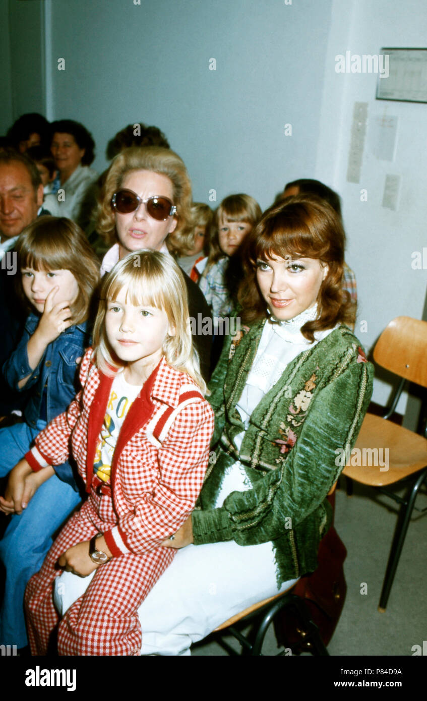 Moderatorin Petra Schürmann bei der Einschulung von Tochter Alexandra ...