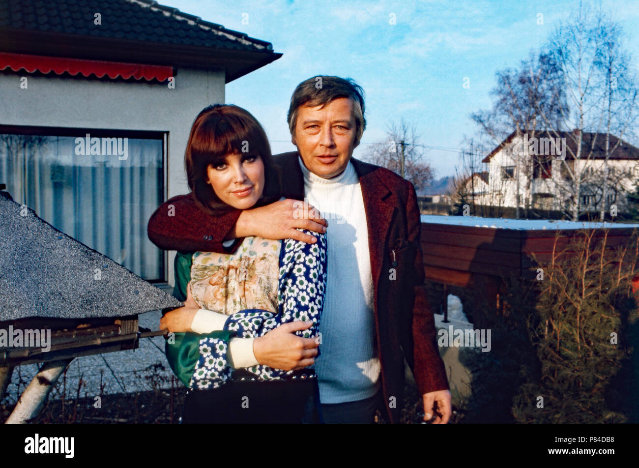 Moderatorin Petra Schürmann und Partner Gerhard Freund in München ...