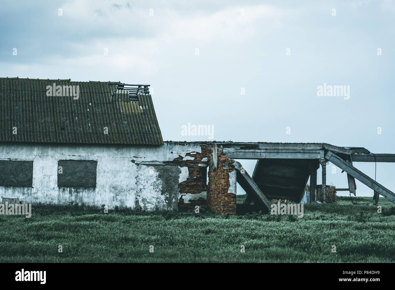 Inside old abandoned farm house hi-res stock photography and images - Alamy