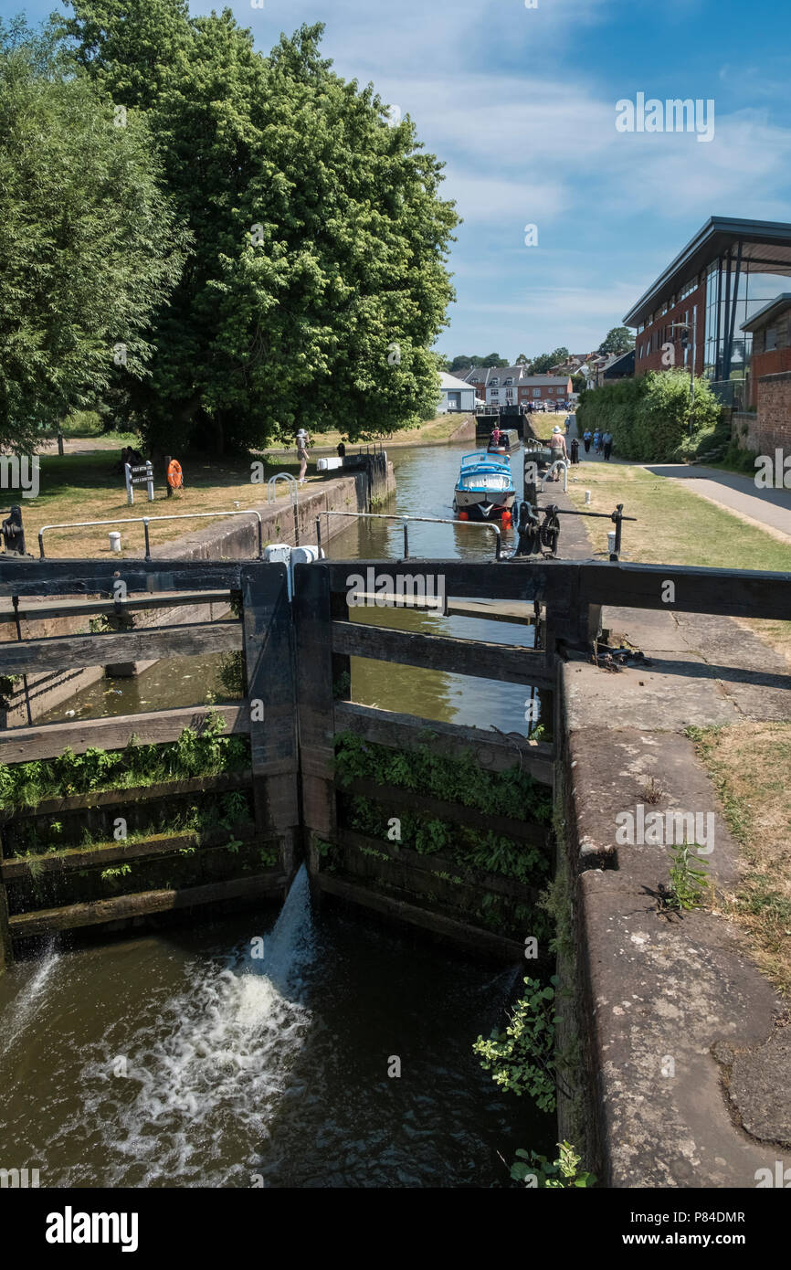 Birmingham worcester canal hi-res stock photography and images - Alamy