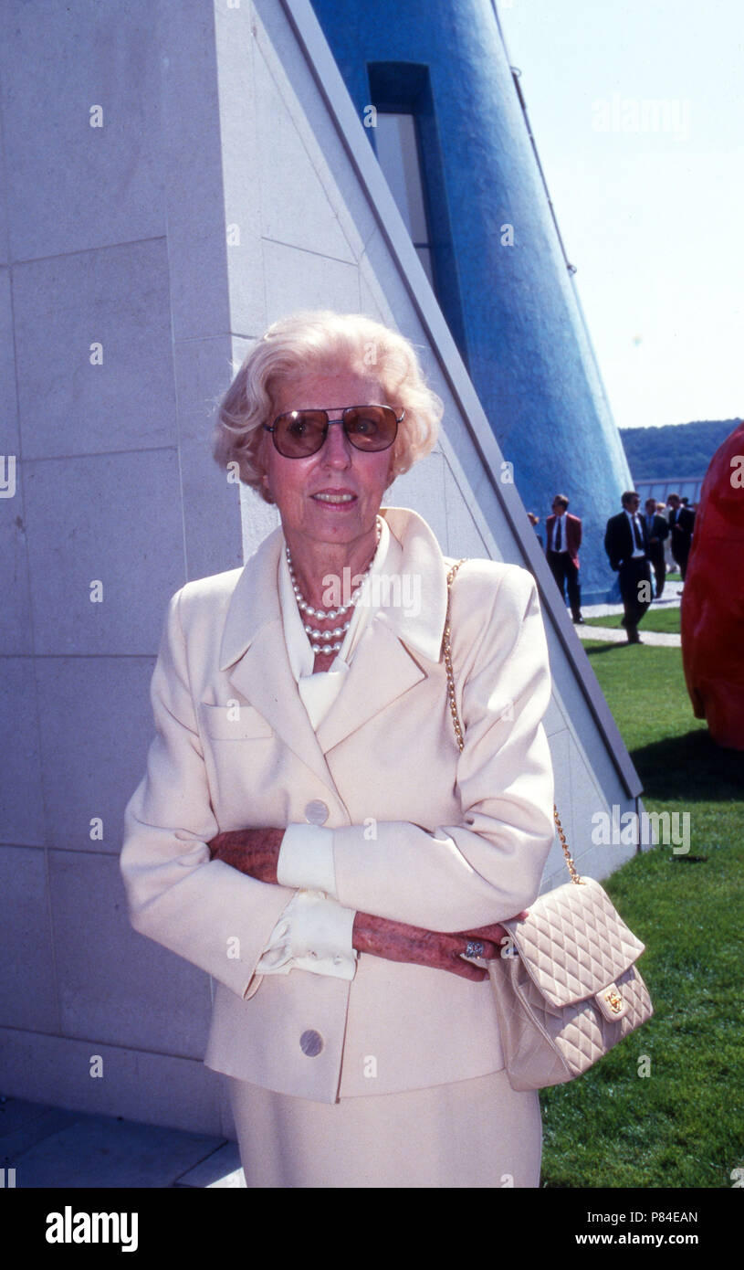 Annemarie Renger bei einer Ausstellung der französisch schweizerischen ...