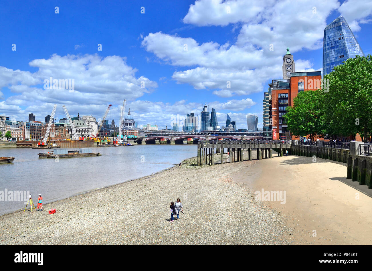 Thames at low tide hi-res stock photography and images - Alamy