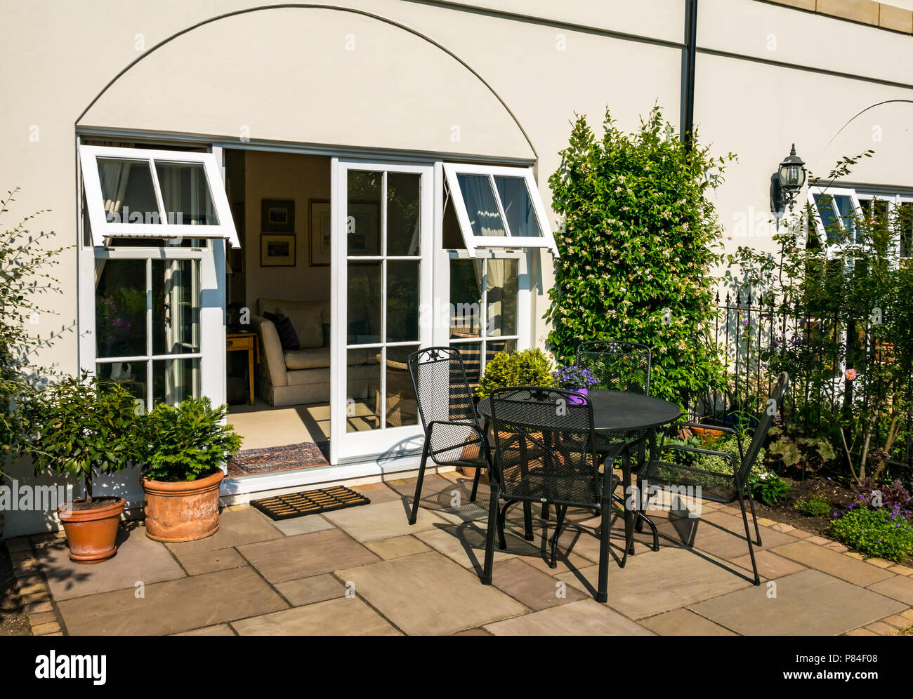 House with open door england hi-res stock photography and images - Alamy