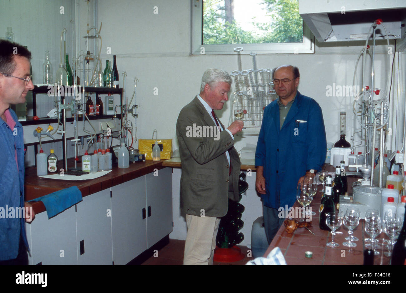 Albrecht Fürst zu Castell-Castell im Weinlabor auf Schloss Rüdenhausen ...