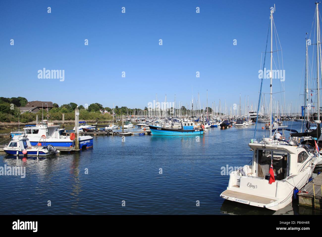 Fishing boats lymington river hi-res stock photography and images - Alamy