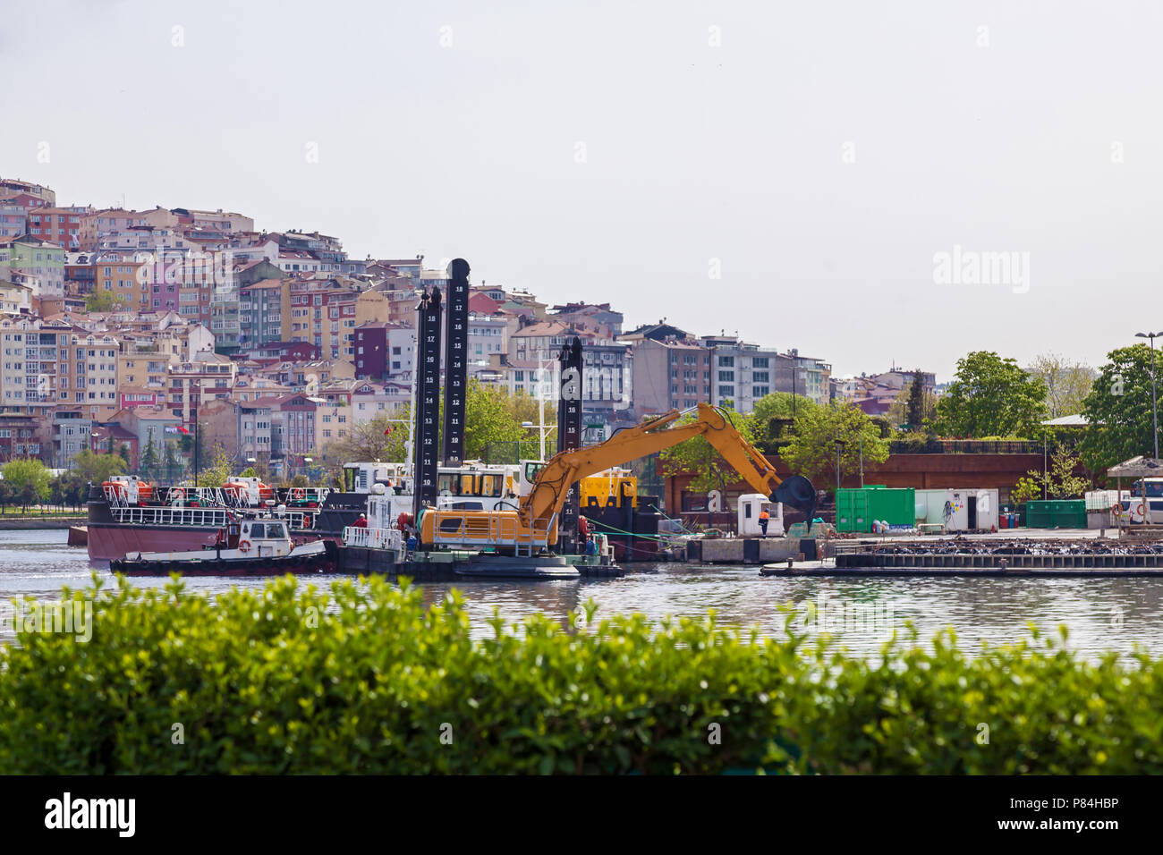 Dredging clam shells hi-res stock photography and images - Alamy