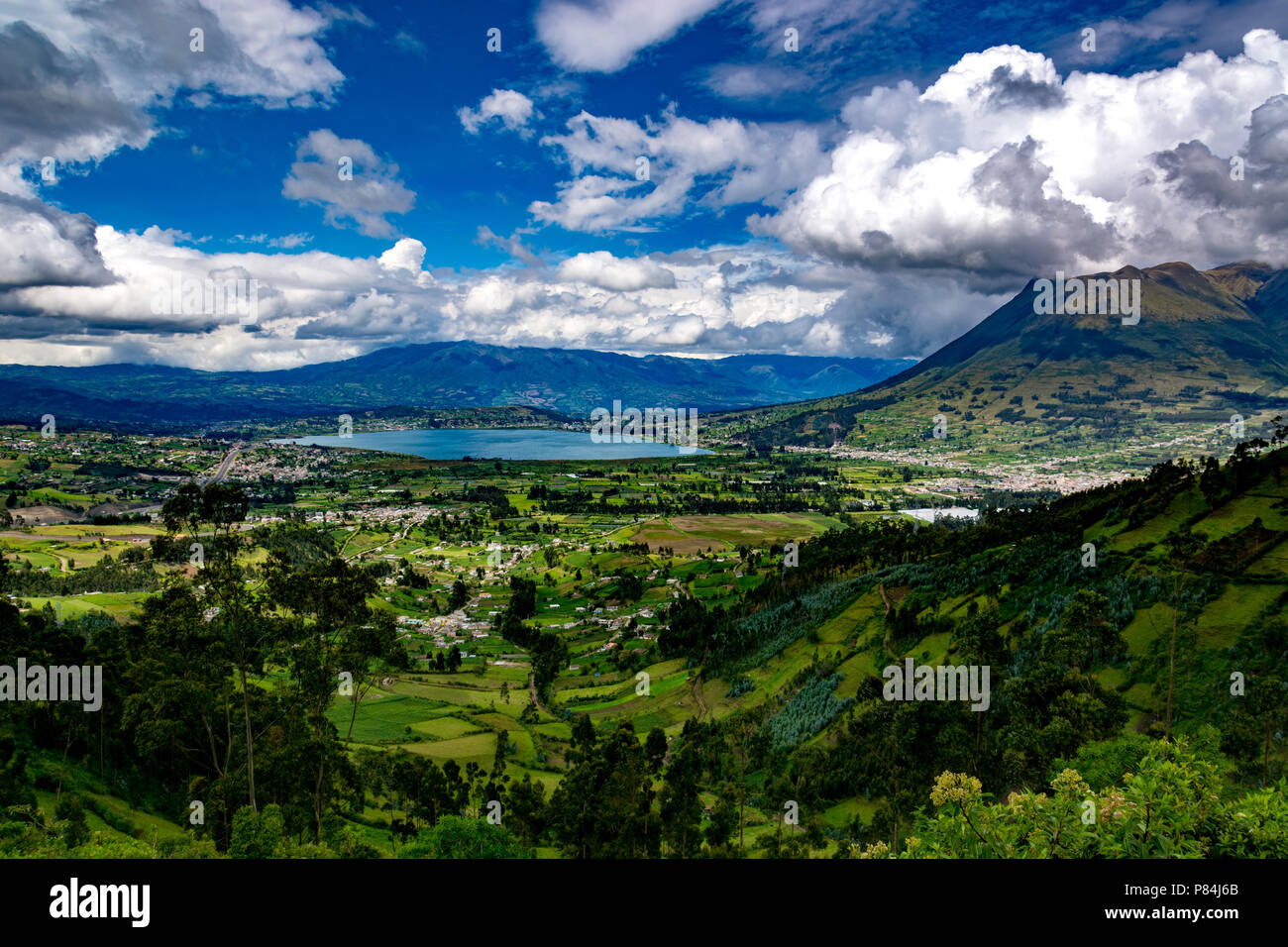 Lago san pablo ecuador hi-res stock photography and images - Alamy