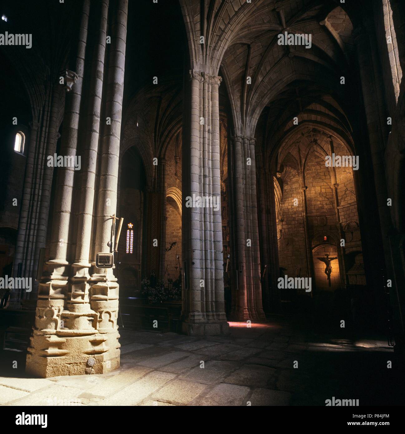 Columnas de la iglesia hi-res stock photography and images - Alamy