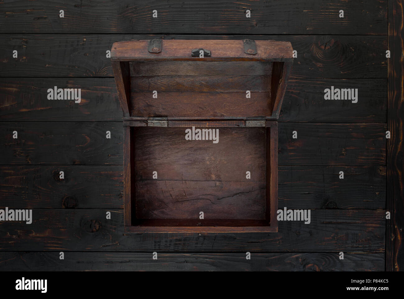Gold treasure chest top view hi-res stock photography and images - Alamy