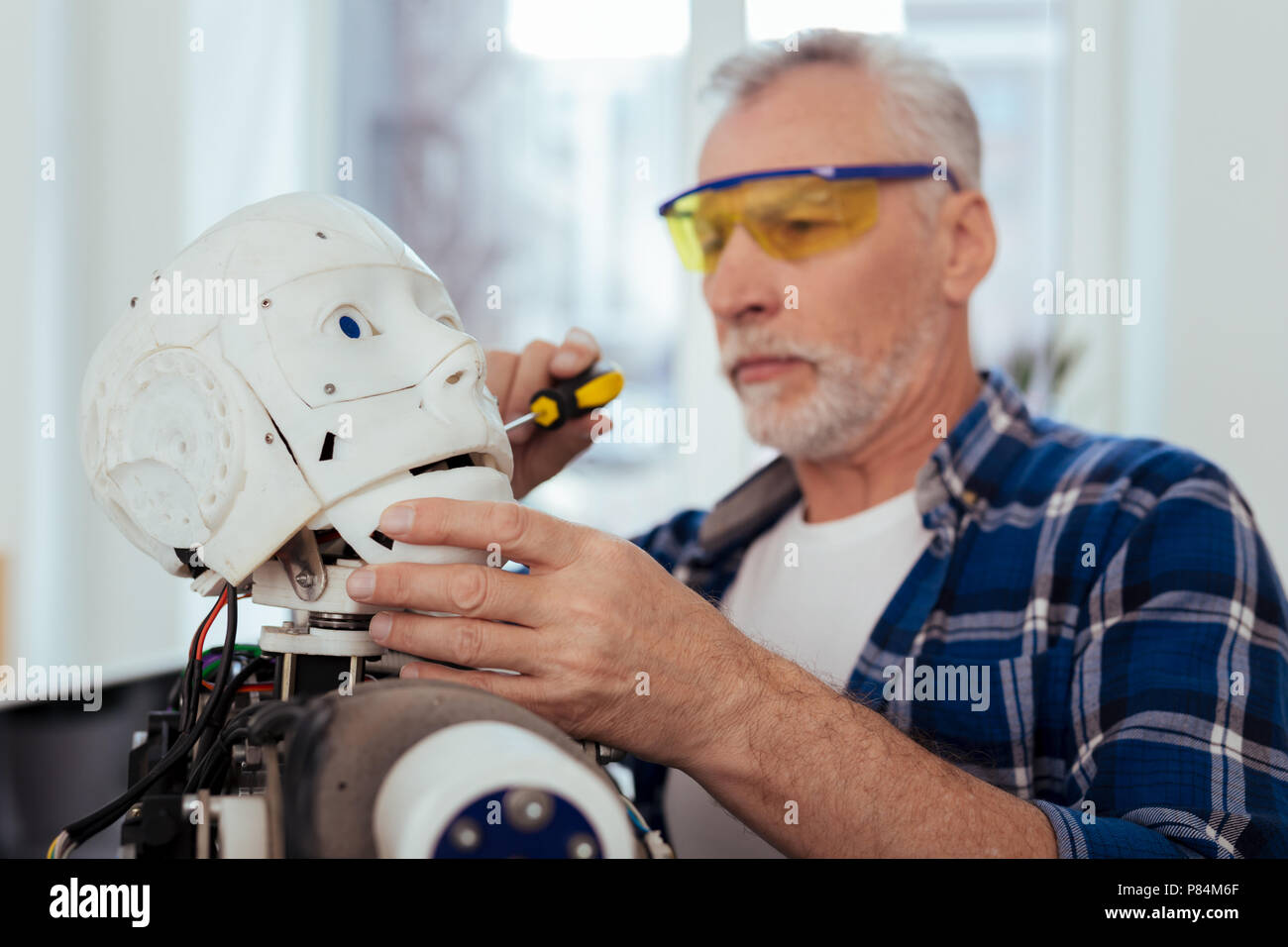 Computer scientist robot hi-res stock photography and images - Alamy