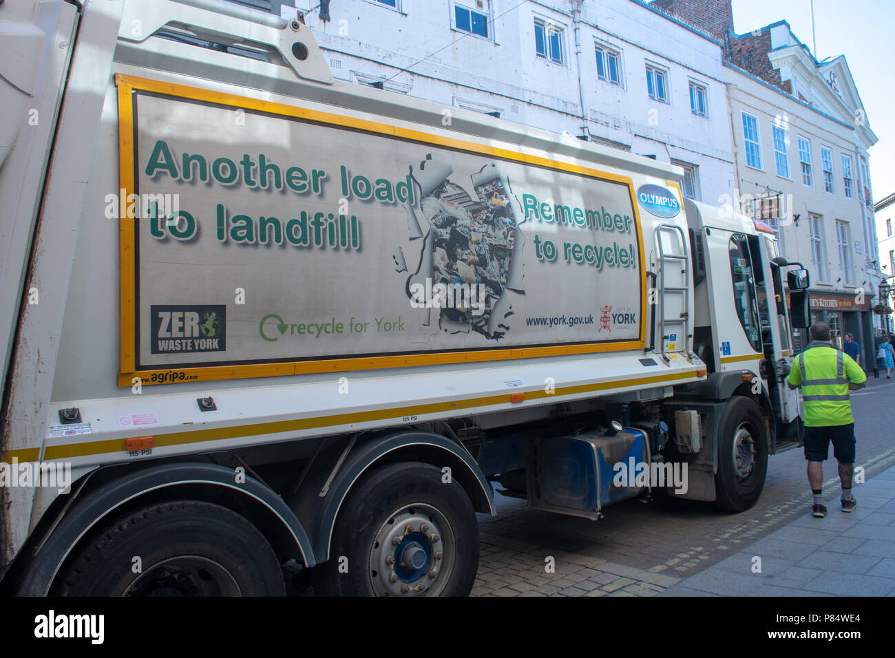 Rubbish truck hi-res stock photography and images - Alamy