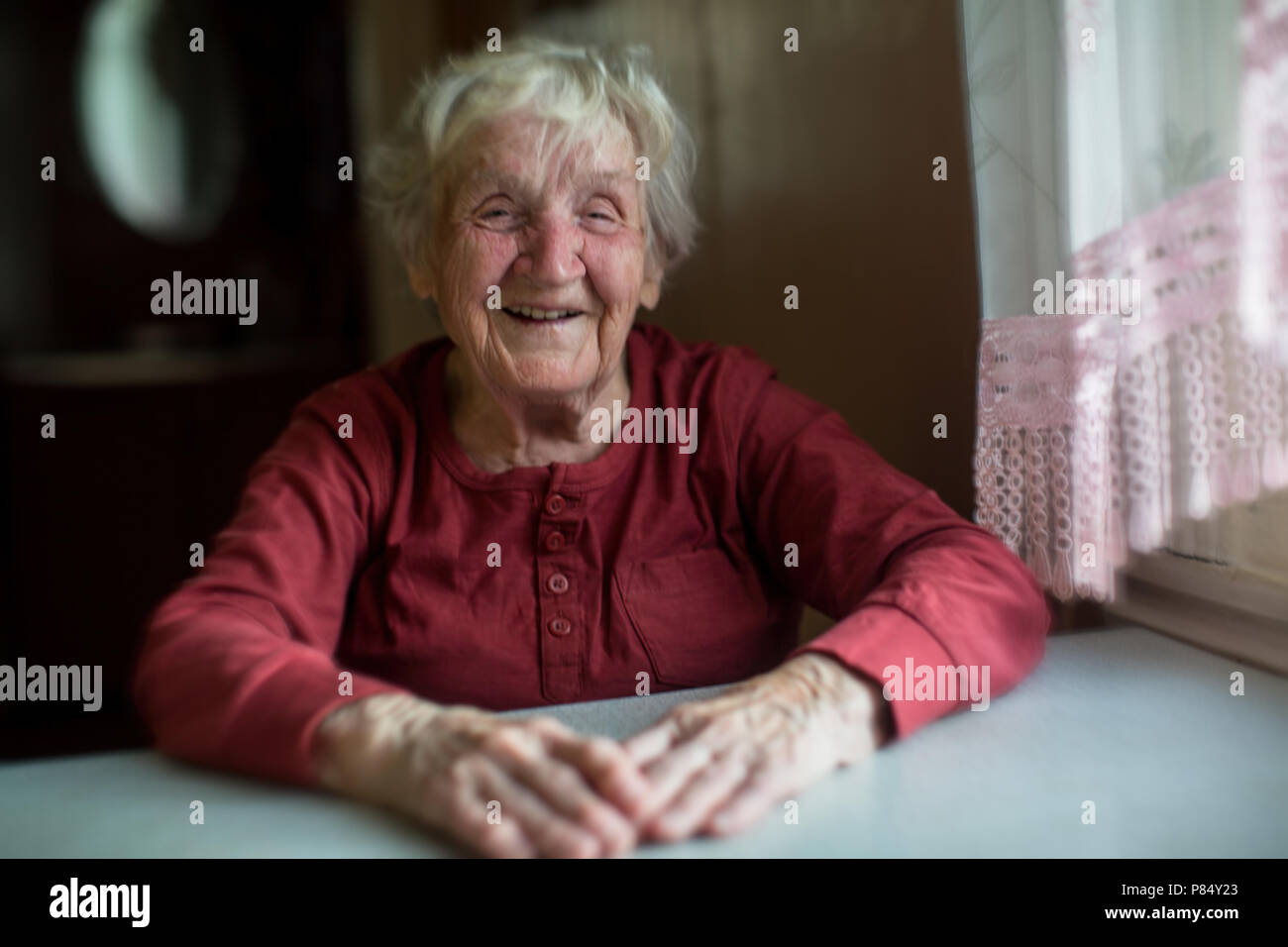 Elderly moving house hi-res stock photography and images - Alamy
