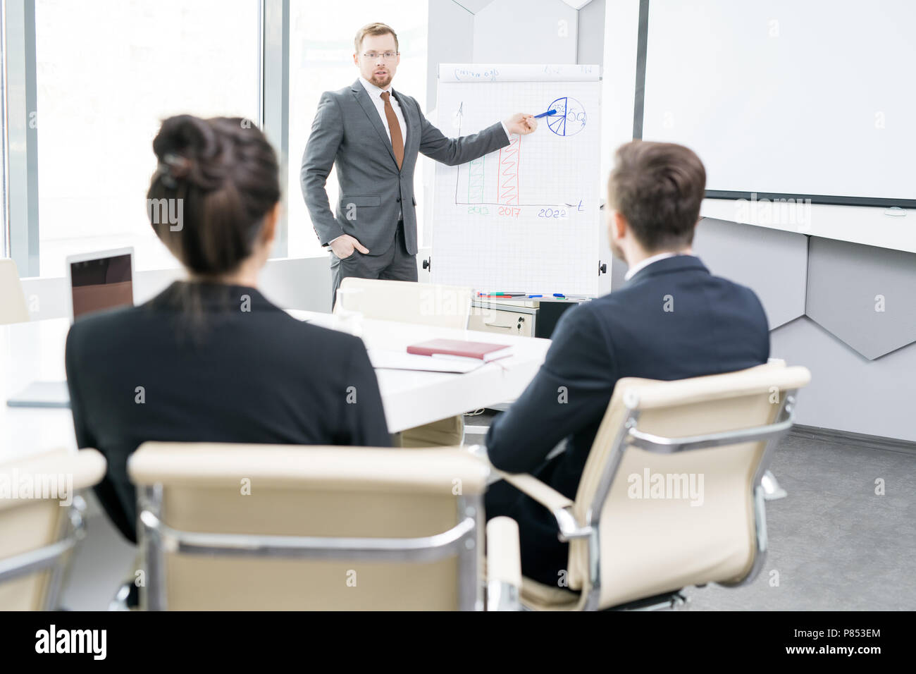 Student giving presentation hi-res stock photography and images - Alamy