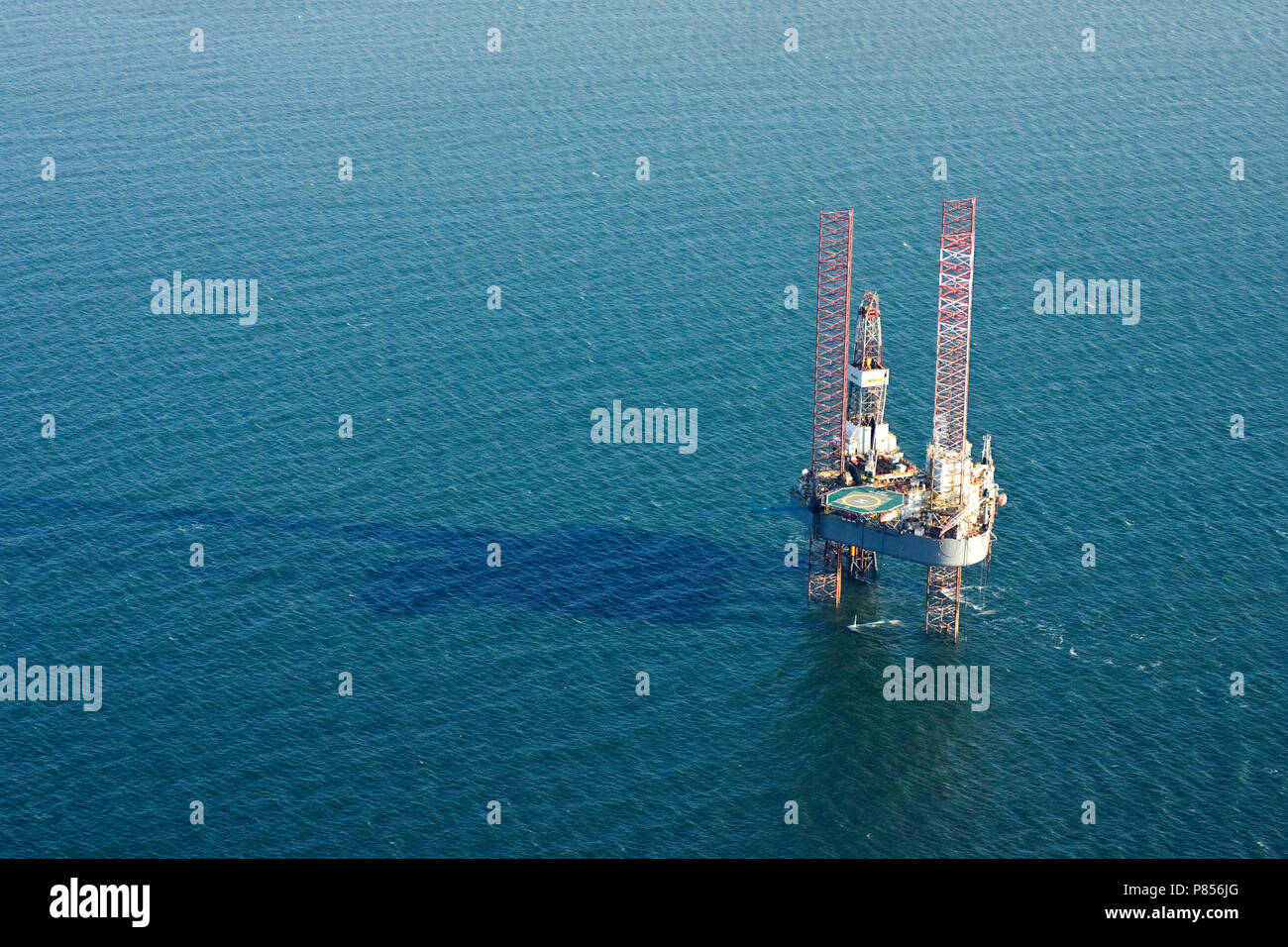 Boorplatform hi-res stock photography and images - Alamy