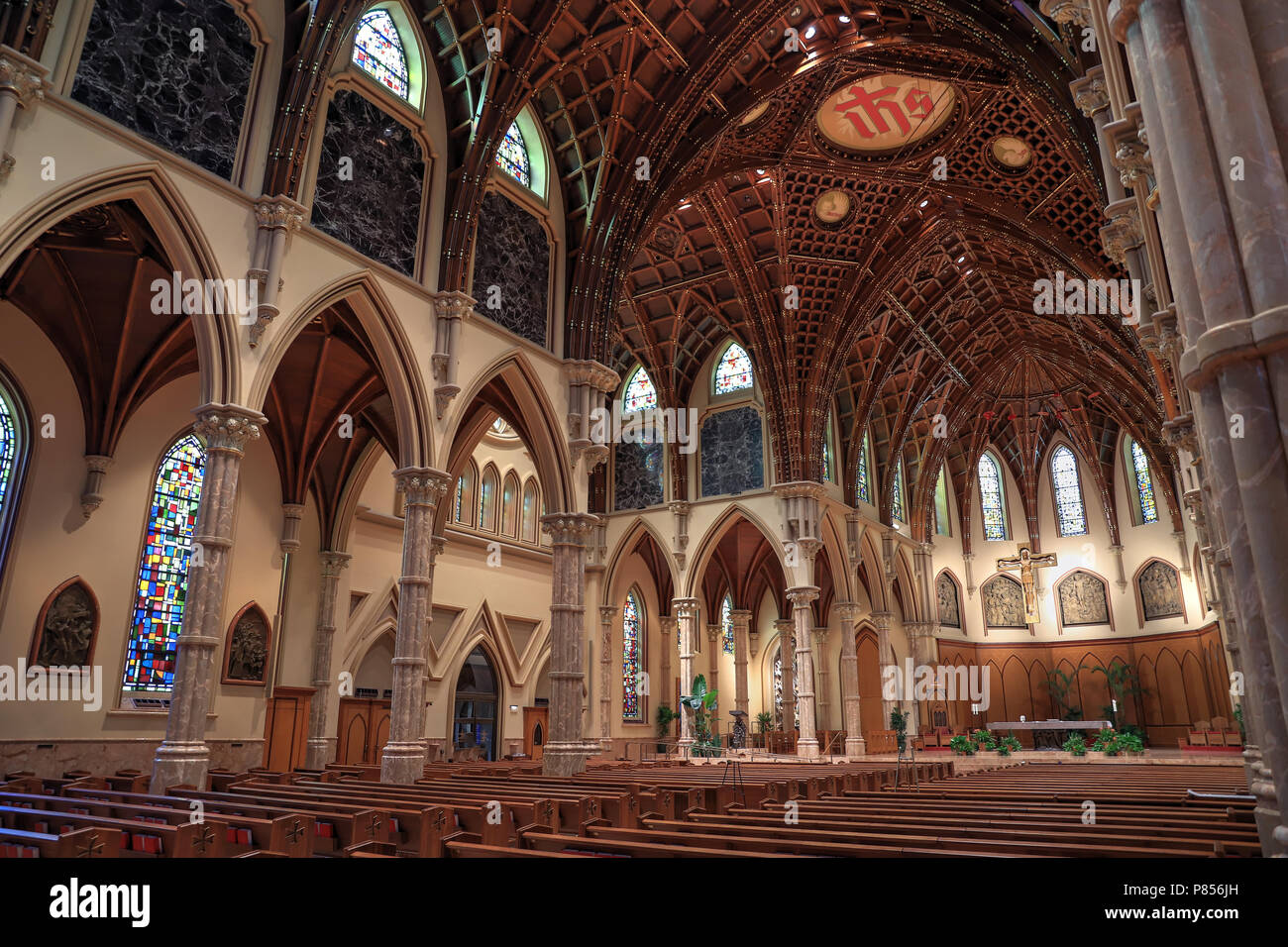 Chicago cathedral hi-res stock photography and images - Alamy