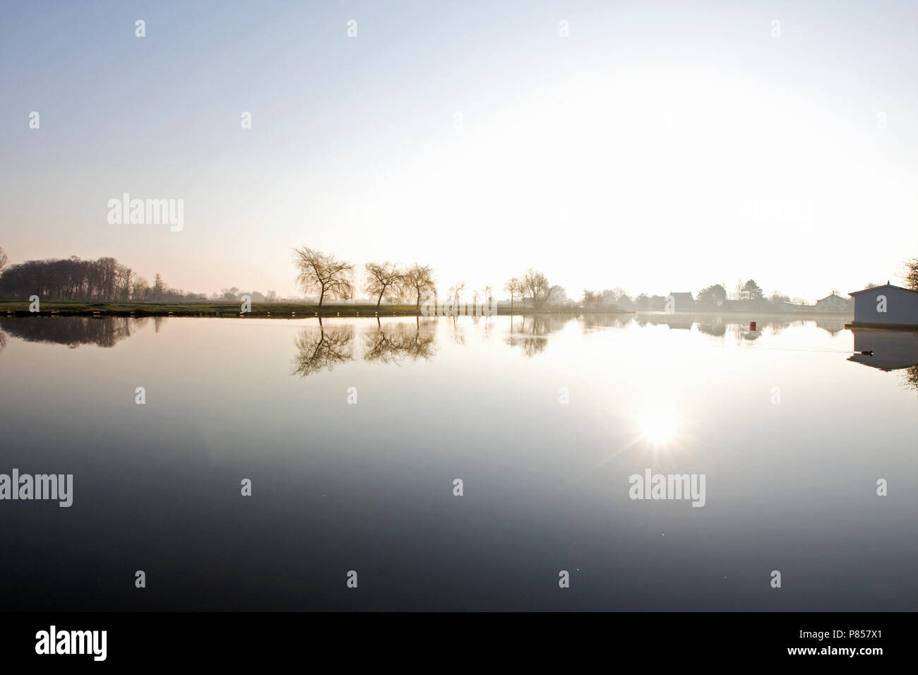 De Utrechtse Vecht in ochtend zon Nederland, The Utrechtse Vecht in ...