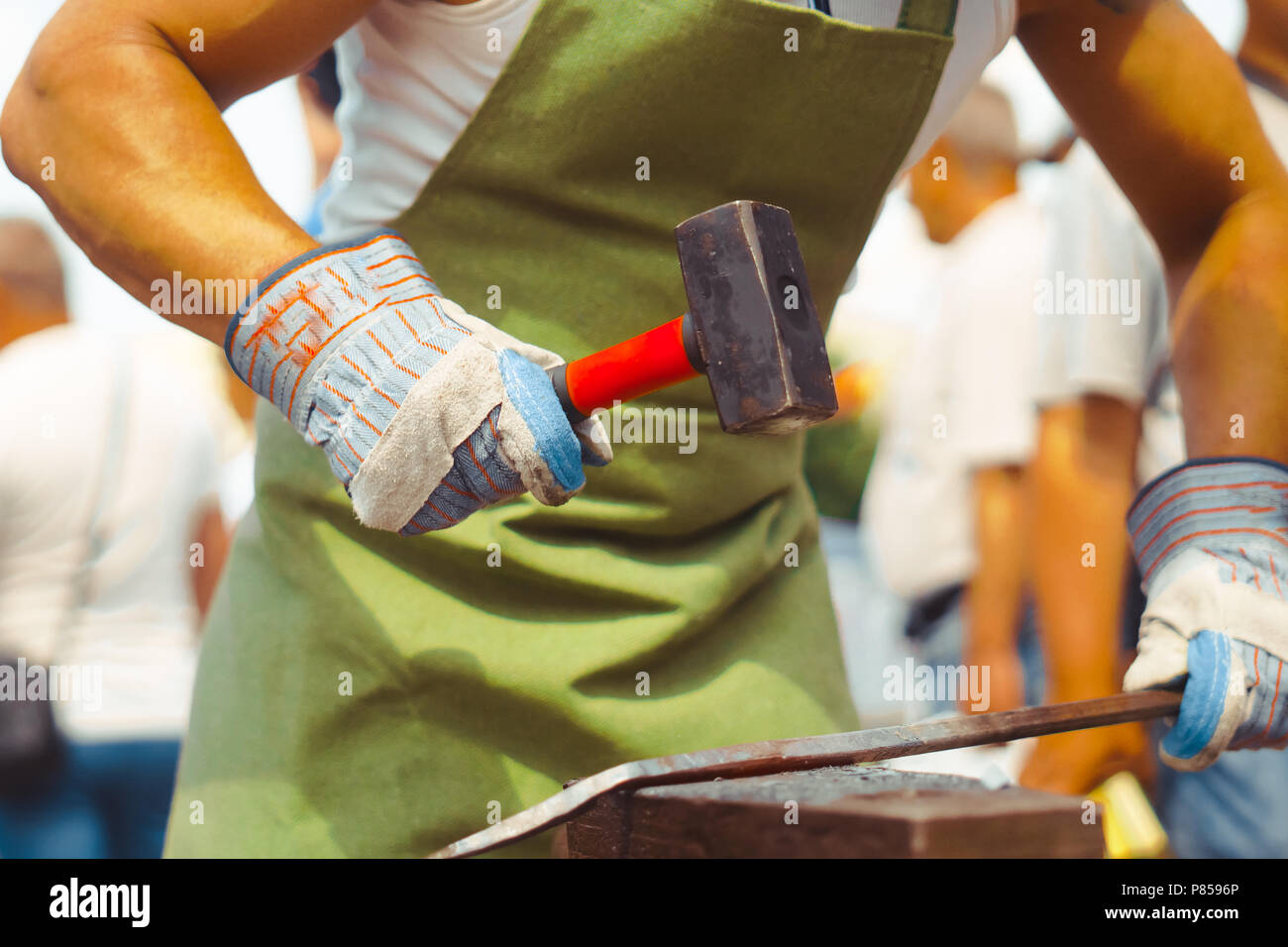 Blacksmith pounding red hot iron hi-res stock photography and images ...