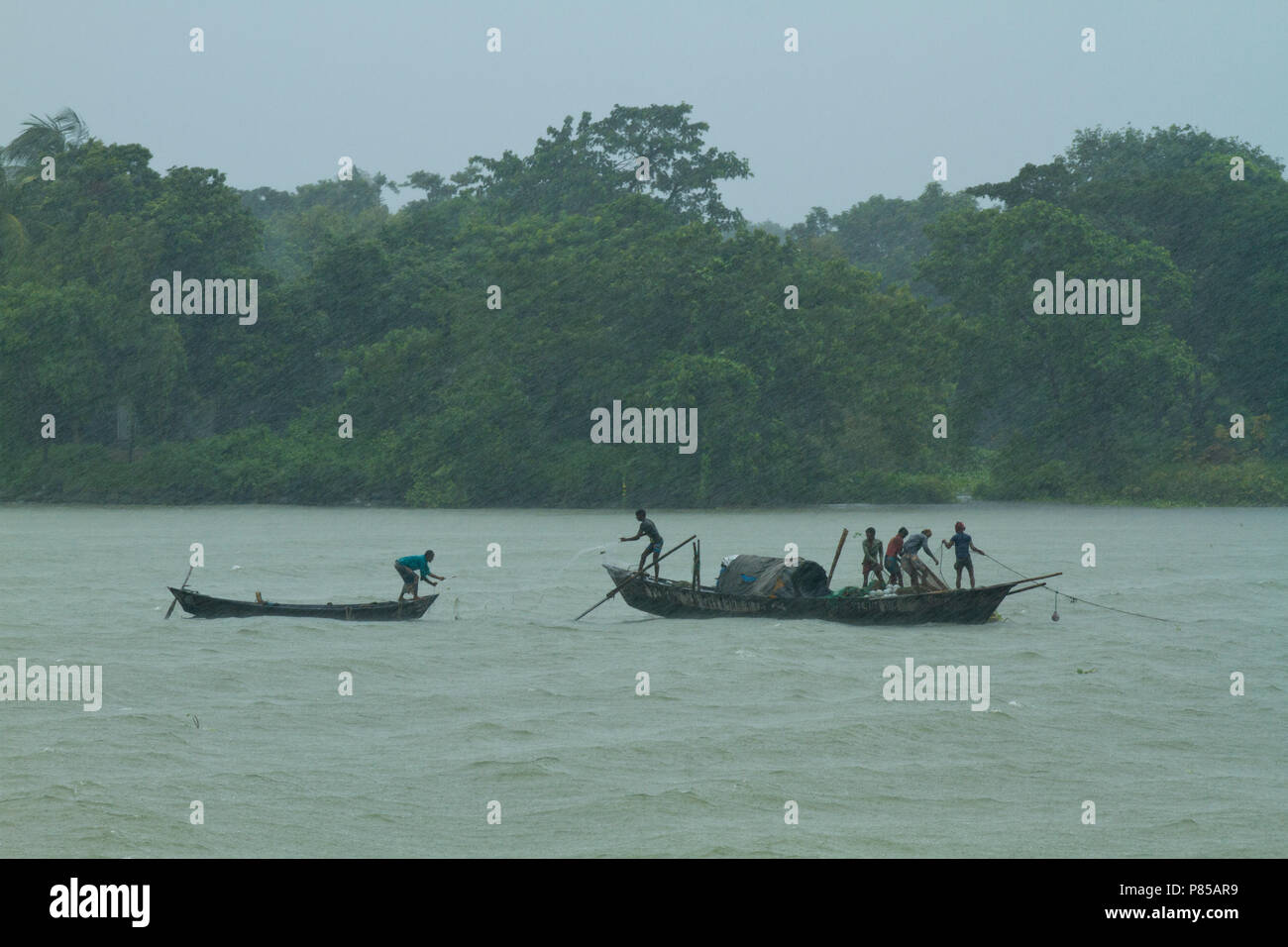 Fishing boats on the meghna river. Chandpur, Bangladesh Stock Photo - Alamy