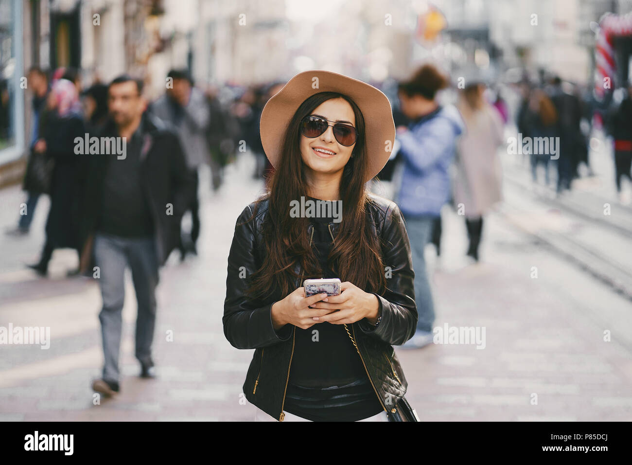 girl with phone in istanbul Stock Photo - Alamy
