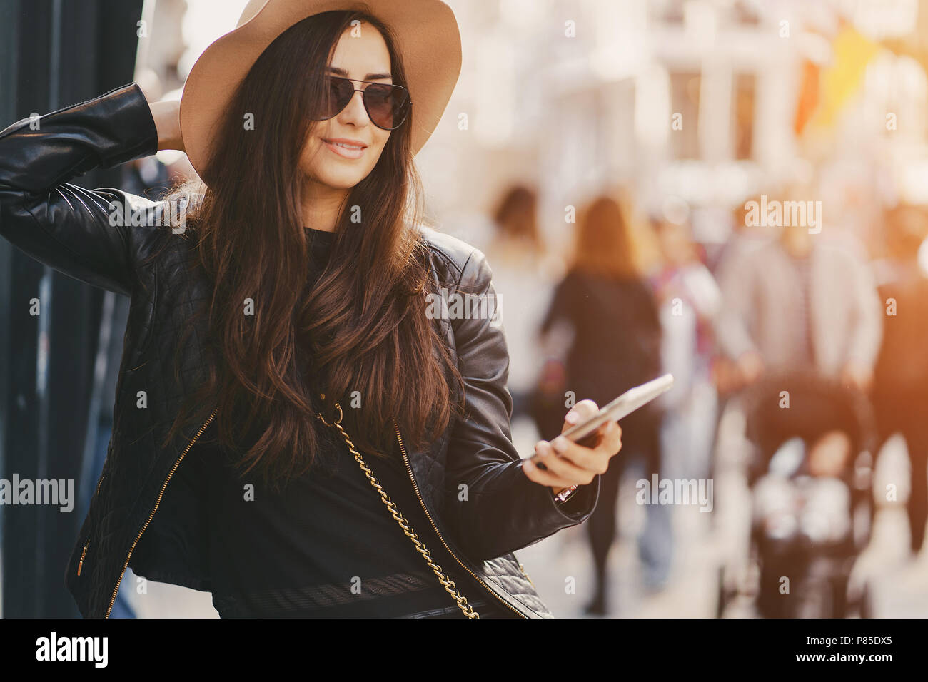girl with phone in istanbul Stock Photo - Alamy