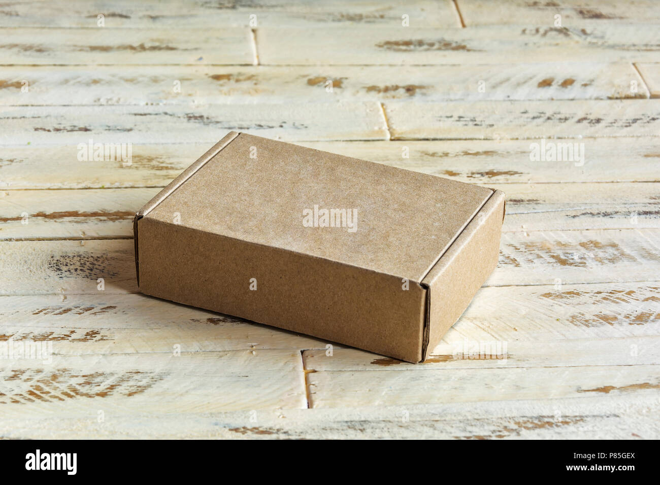 Packing a cardboard box store hi-res stock photography and images - Alamy