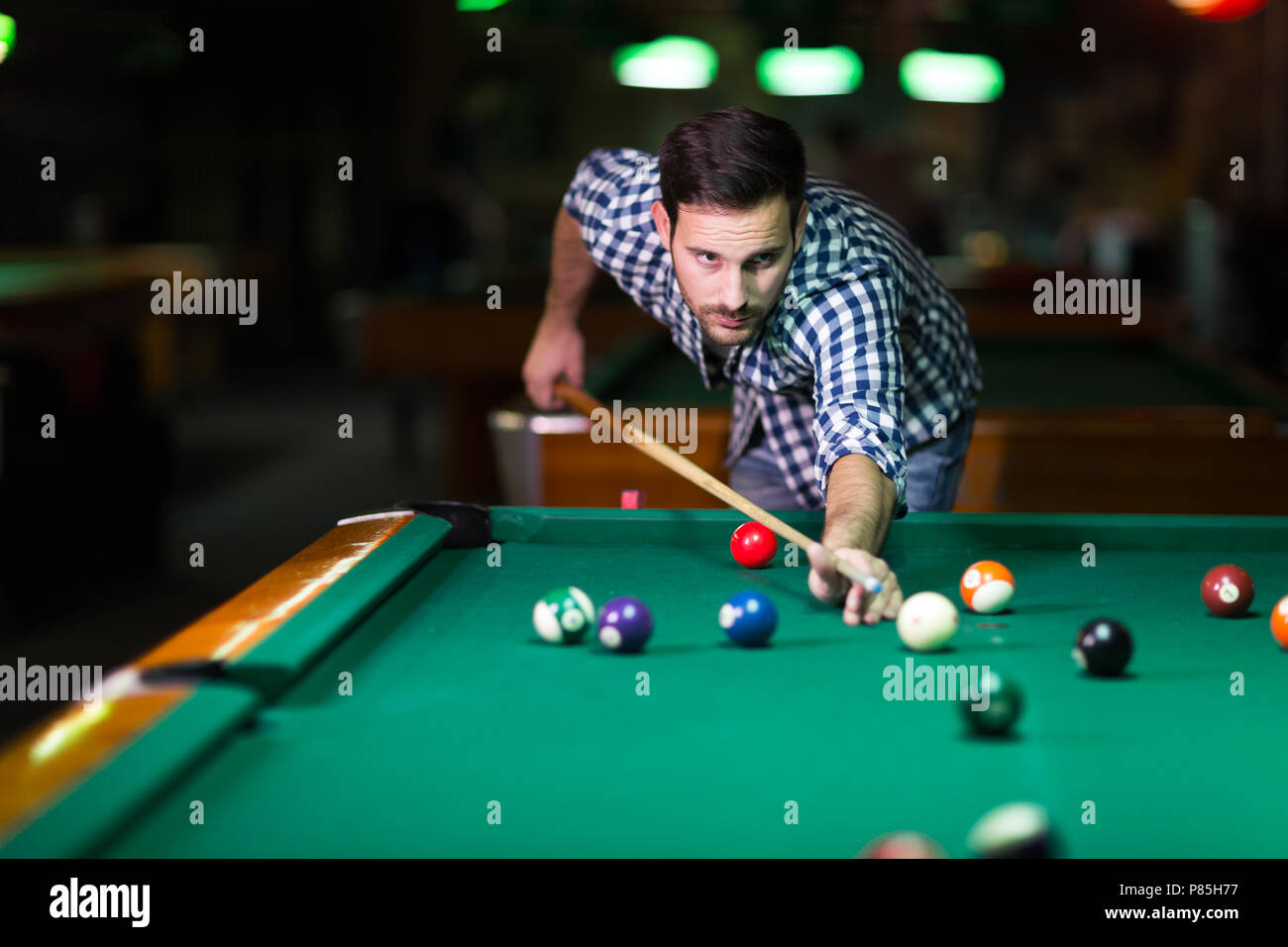 Guy playing pool hi-res stock photography and images - Alamy