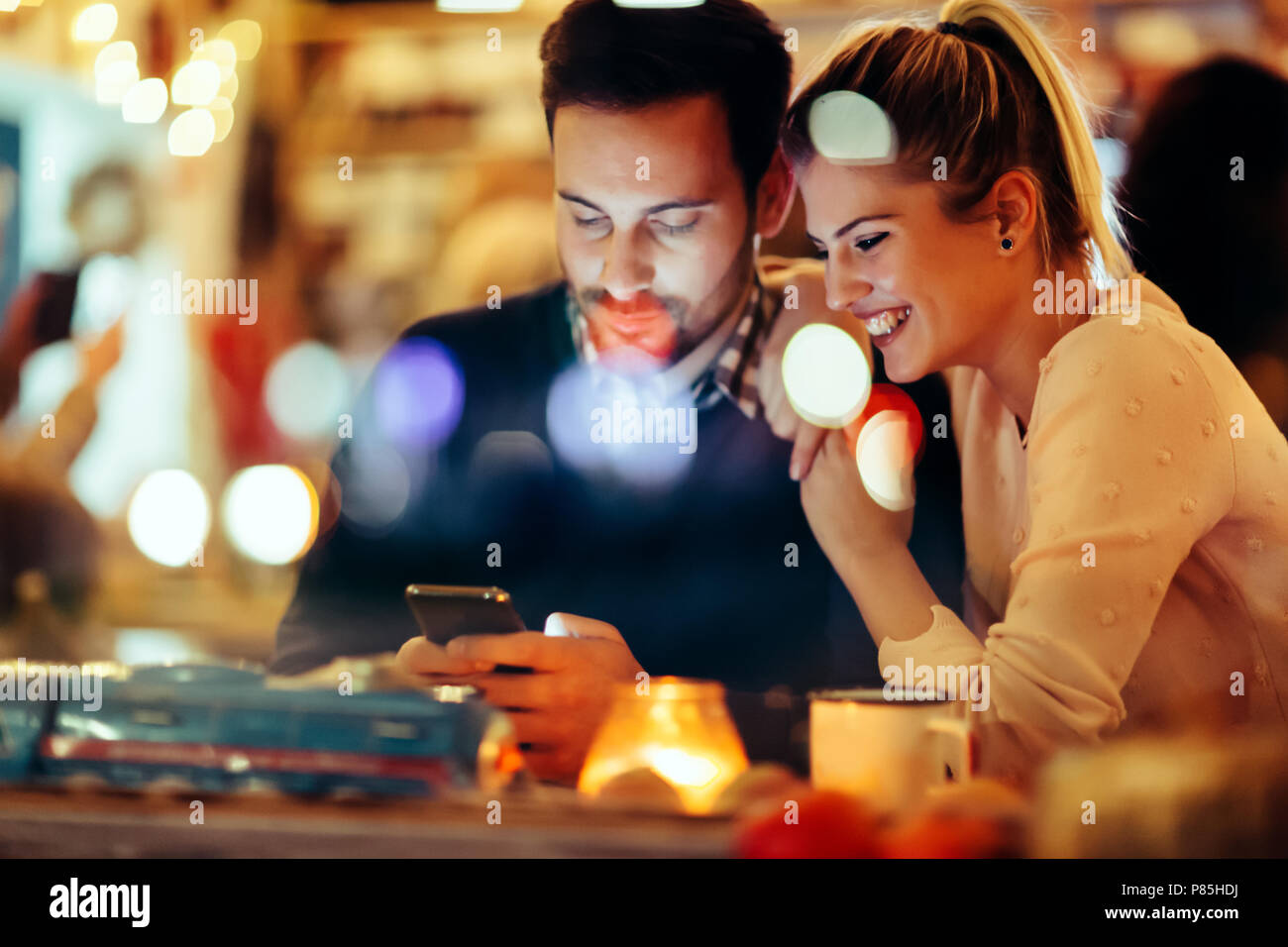 Couple restaurant romantic phone hi-res stock photography and images ...