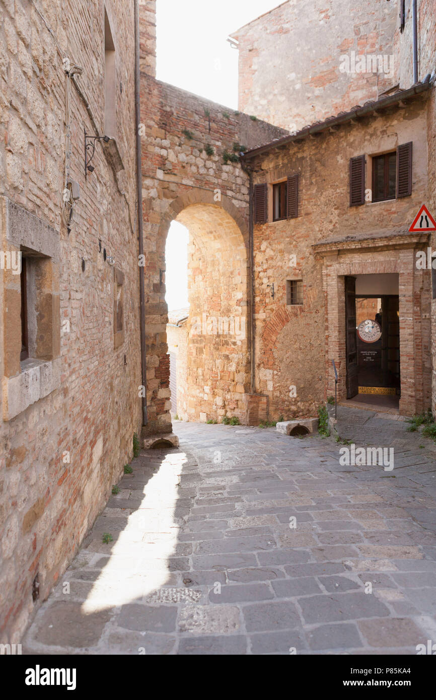 Tuscan gate hi-res stock photography and images - Alamy