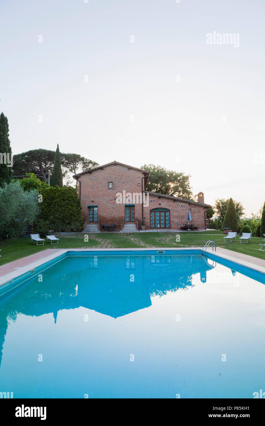 Pool experience hi-res stock photography and images - Alamy