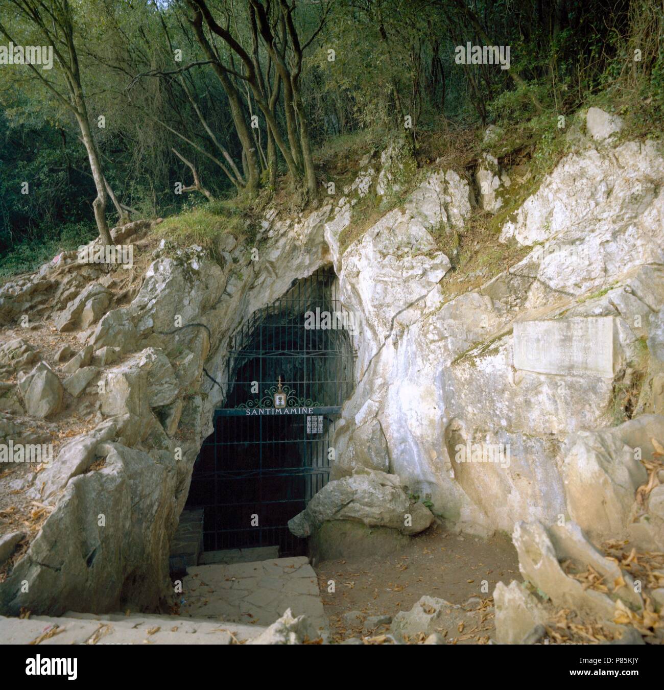 Entrada cueva hi-res stock photography and images - Alamy