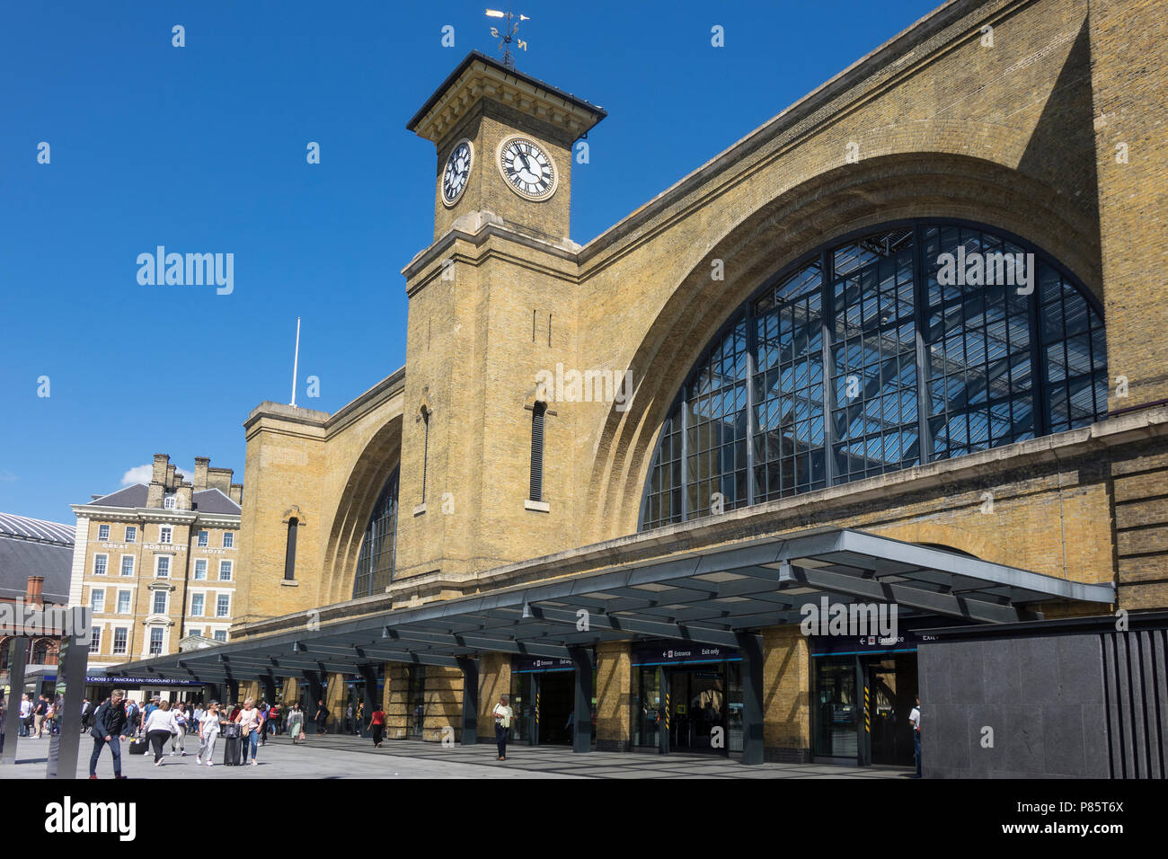 London kings cross train station hi-res stock photography and images - Alamy