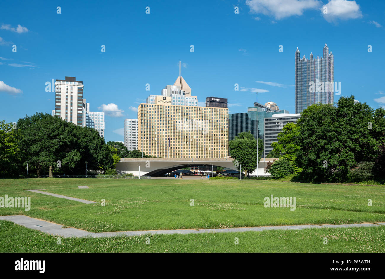Point State Park and cityscape in downtown Pittsburgh Stock Photo - Alamy