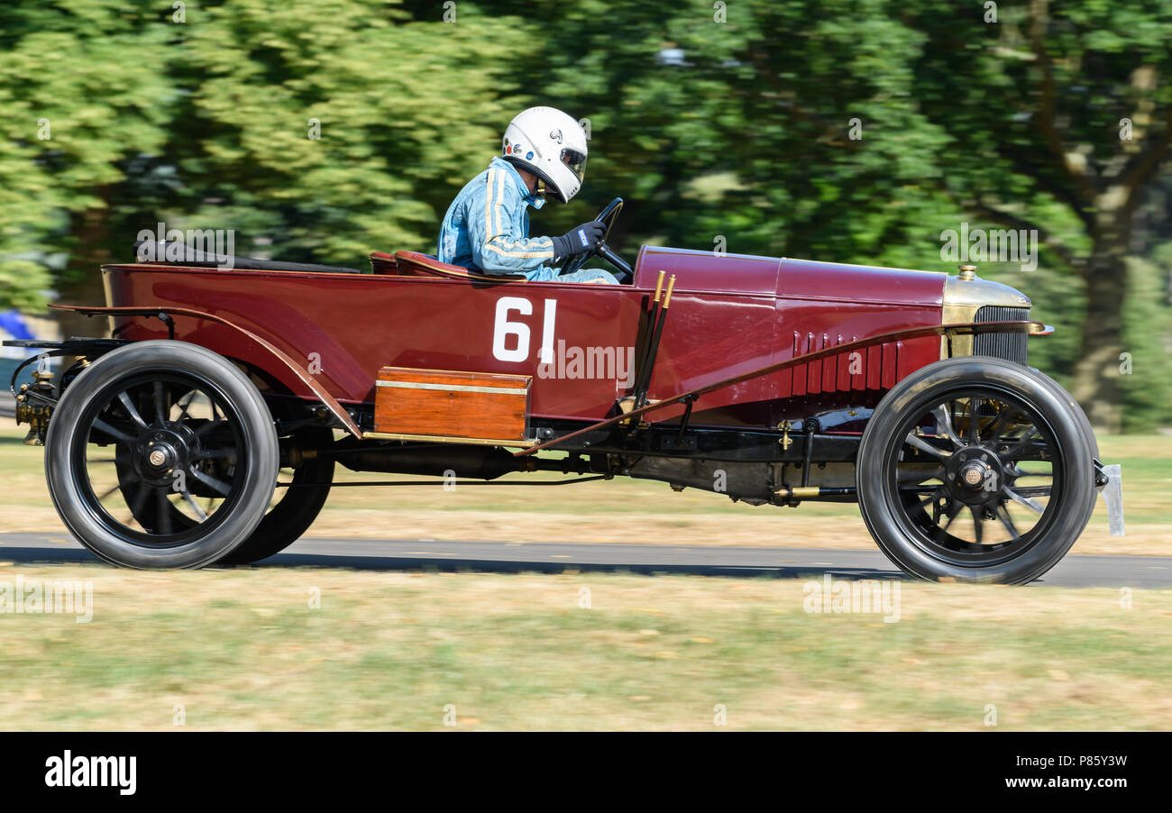 Classic car racing Stock Photo - Alamy