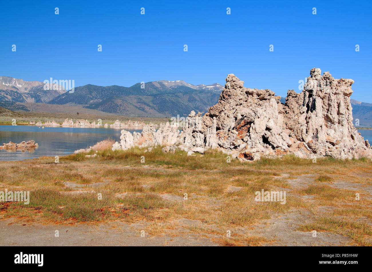 Mono Lake's most distinctive feature are the eerie tufa towers ...