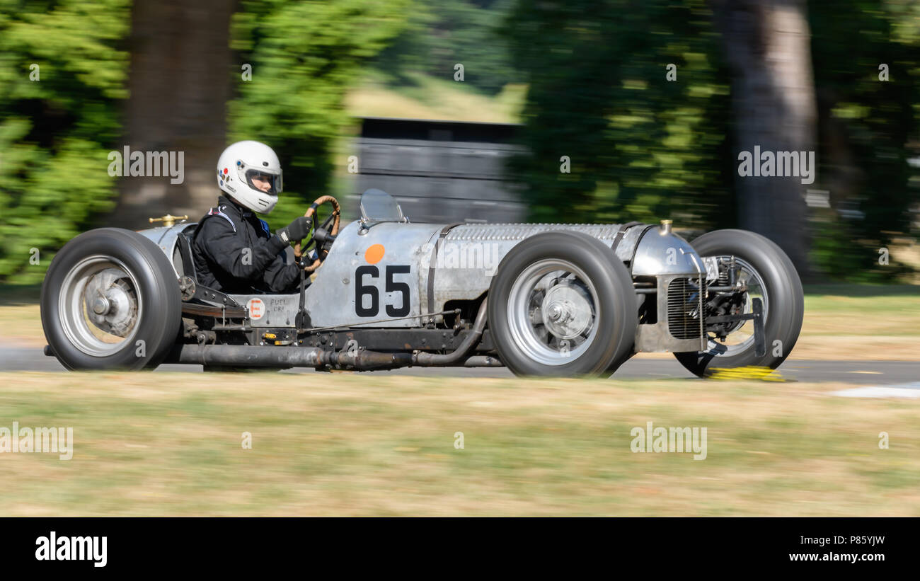 Historic racing engines hi-res stock photography and images - Alamy