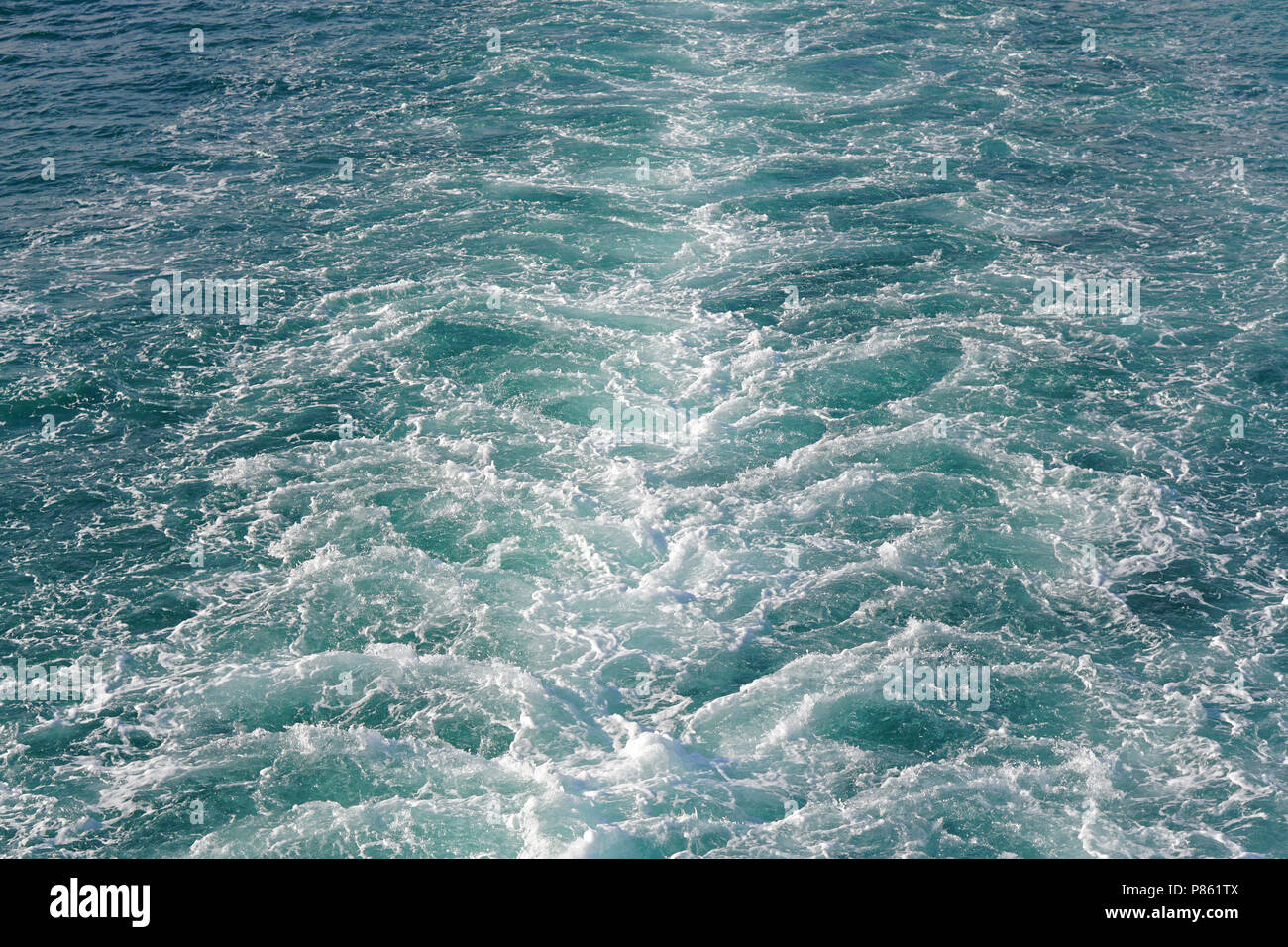 Kelvin wake pattern hi-res stock photography and images - Alamy