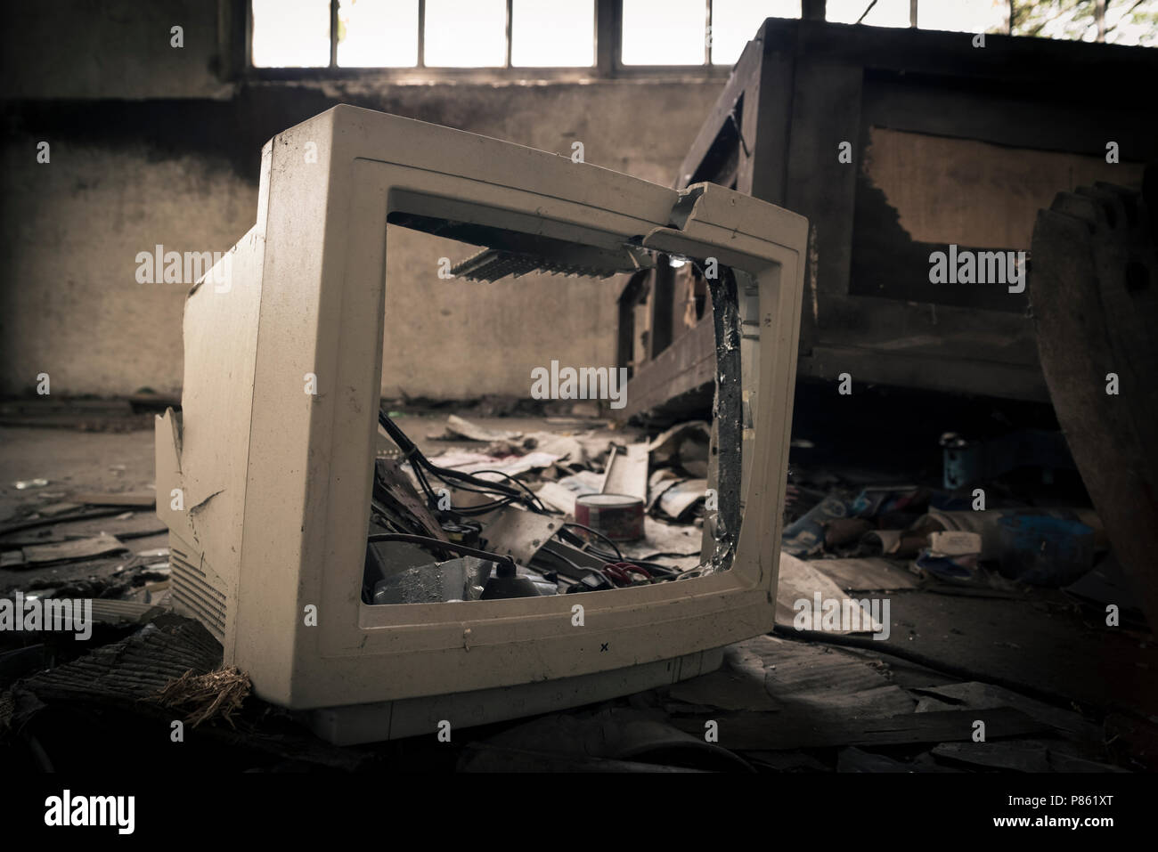 Broken Computer High Resolution Stock Photography and Images - Alamy