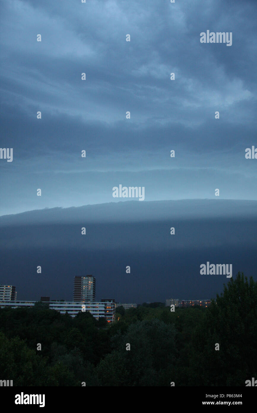 Regenwolken hi-res stock photography and images - Alamy