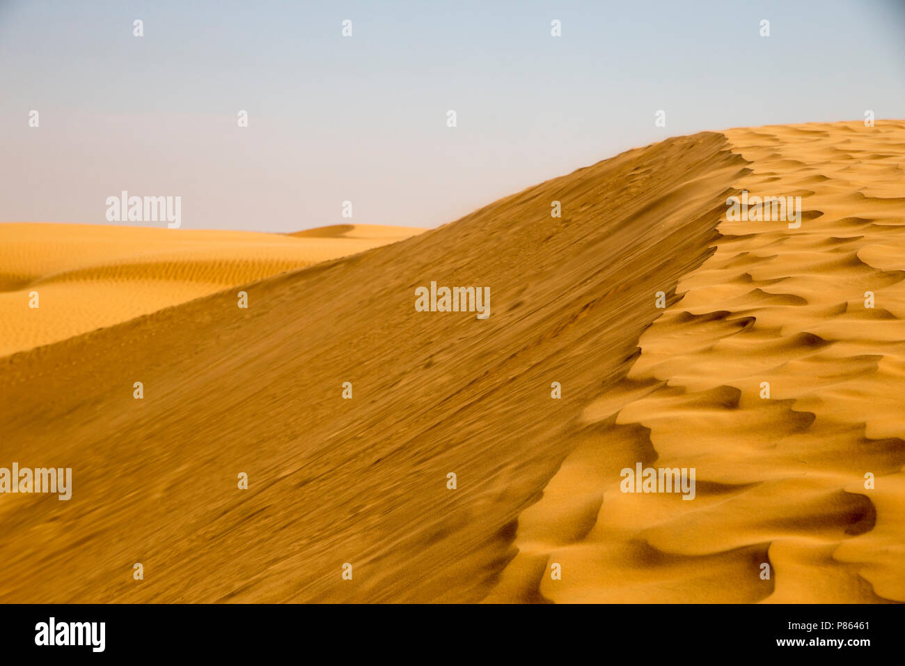 Desert dunes background hi-res stock photography and images - Alamy