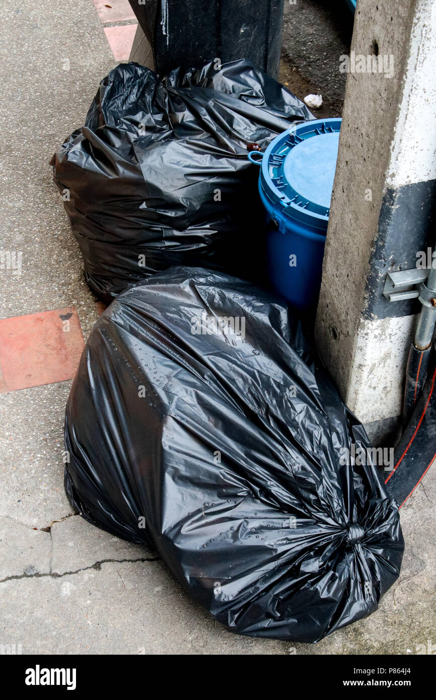 Throw waste in roadside hi-res stock photography and images - Alamy