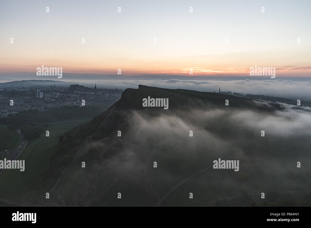 Edinburgh mist hi-res stock photography and images - Alamy