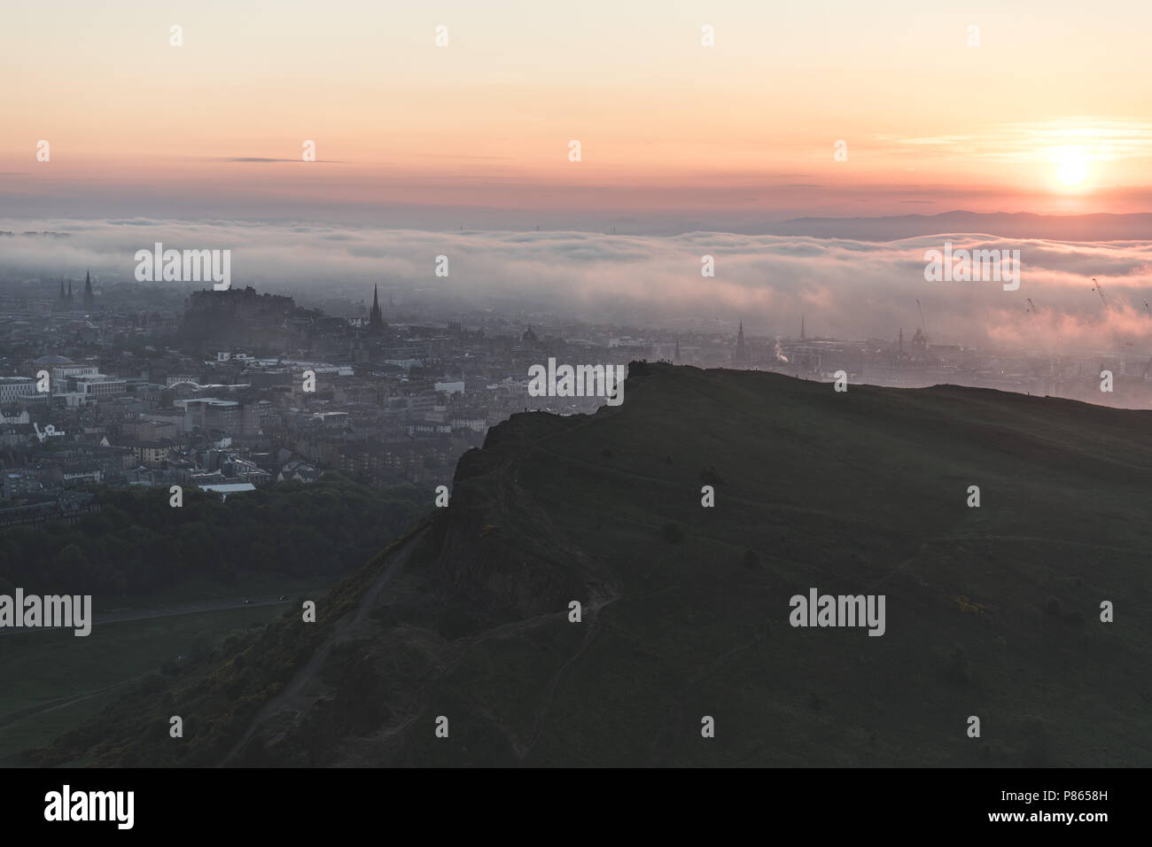 Holyrood castle edinburgh hi-res stock photography and images - Alamy
