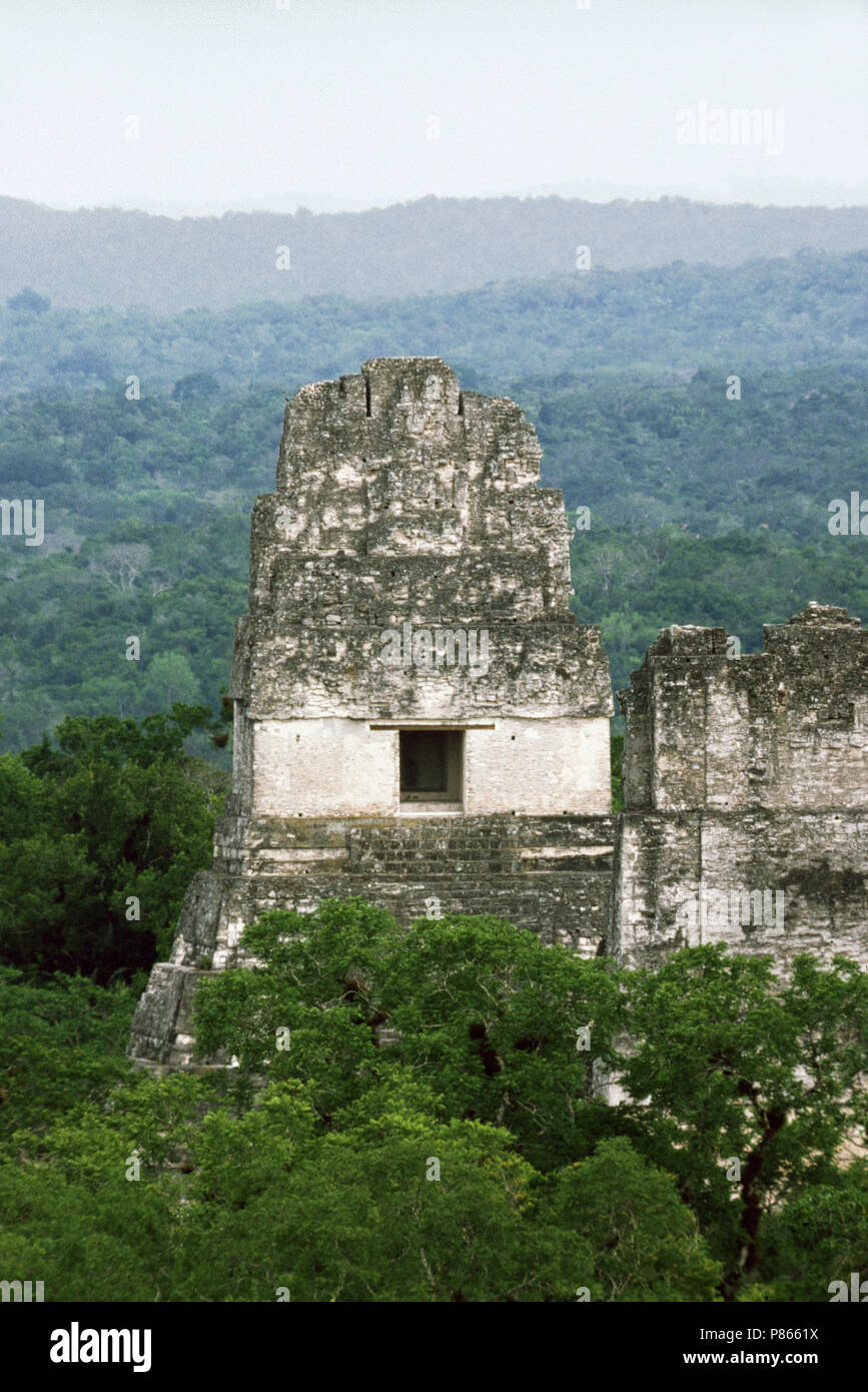 Tikal tempel hi-res stock photography and images - Alamy