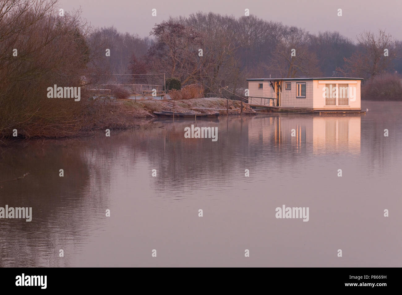 Woonboot hi-res stock photography and images - Alamy