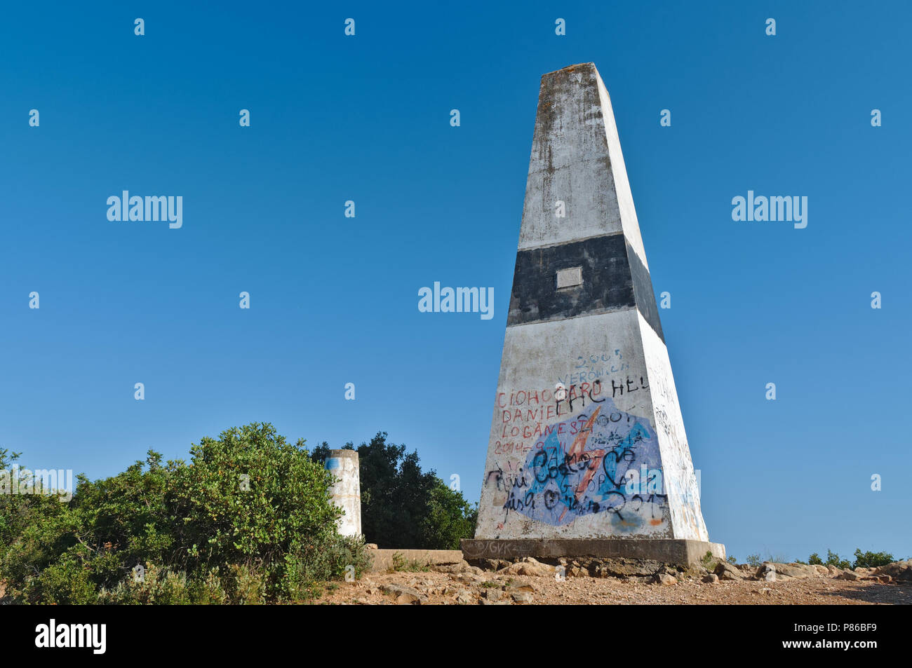 Geodesic mark in Guilhim hill. Algarve, Portugal Stock Photo - Alamy