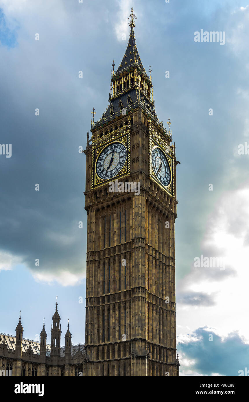 Elizabeth tower with big ben in front of a dramatic sky Stock Photo - Alamy
